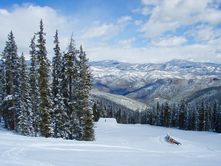 Las 6 Estaciones TOP para Esquiar Cerca de Denver